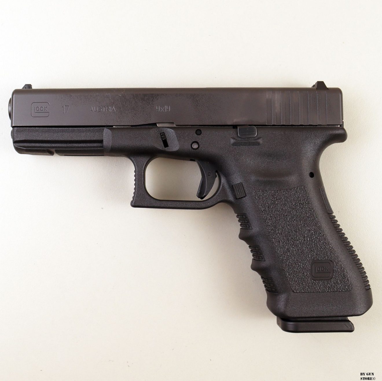 Pistola Glock mod. 17 cal. 9x19 mm - Gun Store Bunker