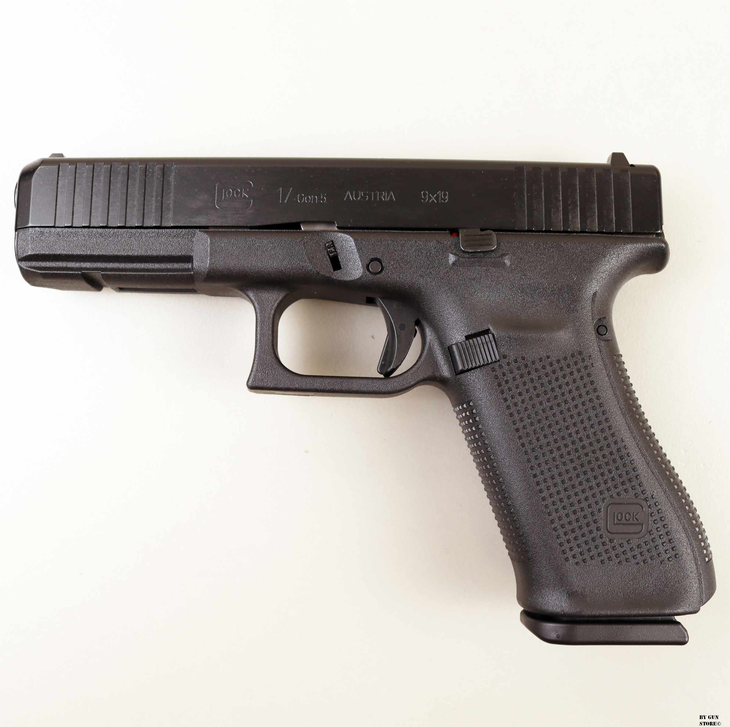 Pistola Glock mod. 17 GEN5 FS cal. 9x19 mm - Gun Store Bunker